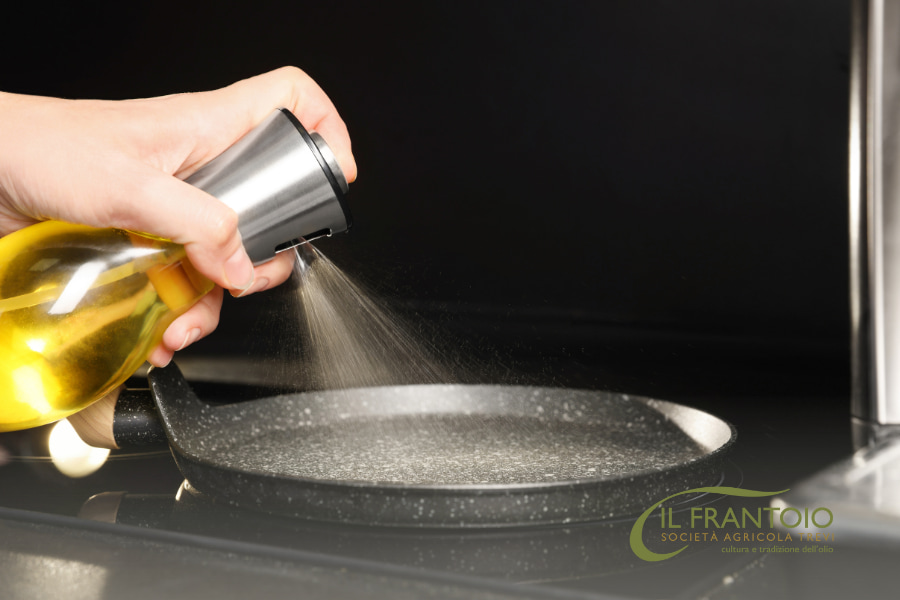 Olio EVO spray: vantaggi e modi di utilizzo